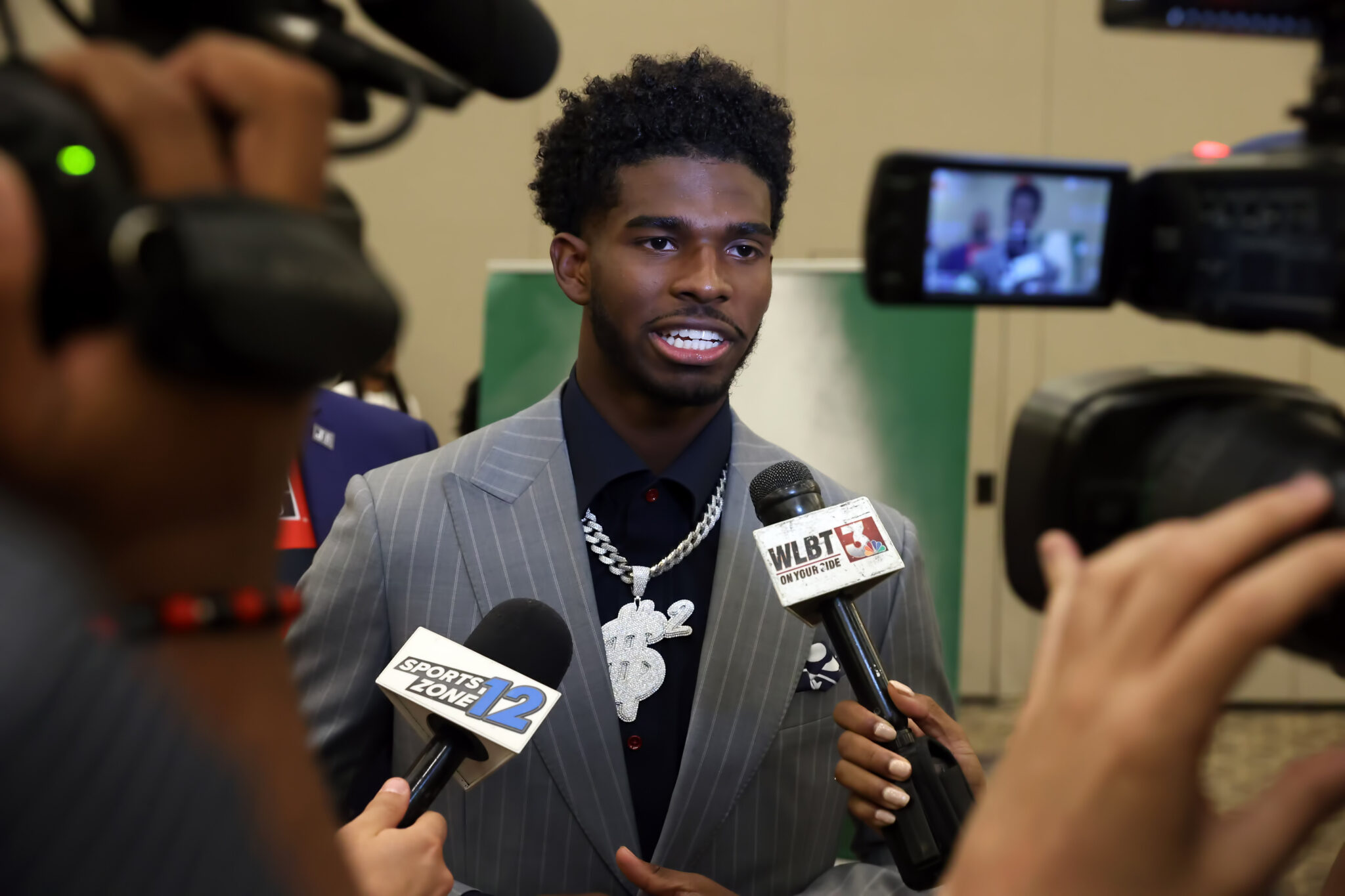 Look At The Flick Of The Wrist! Shedeur Stunts Becomes The Equalizer On ...